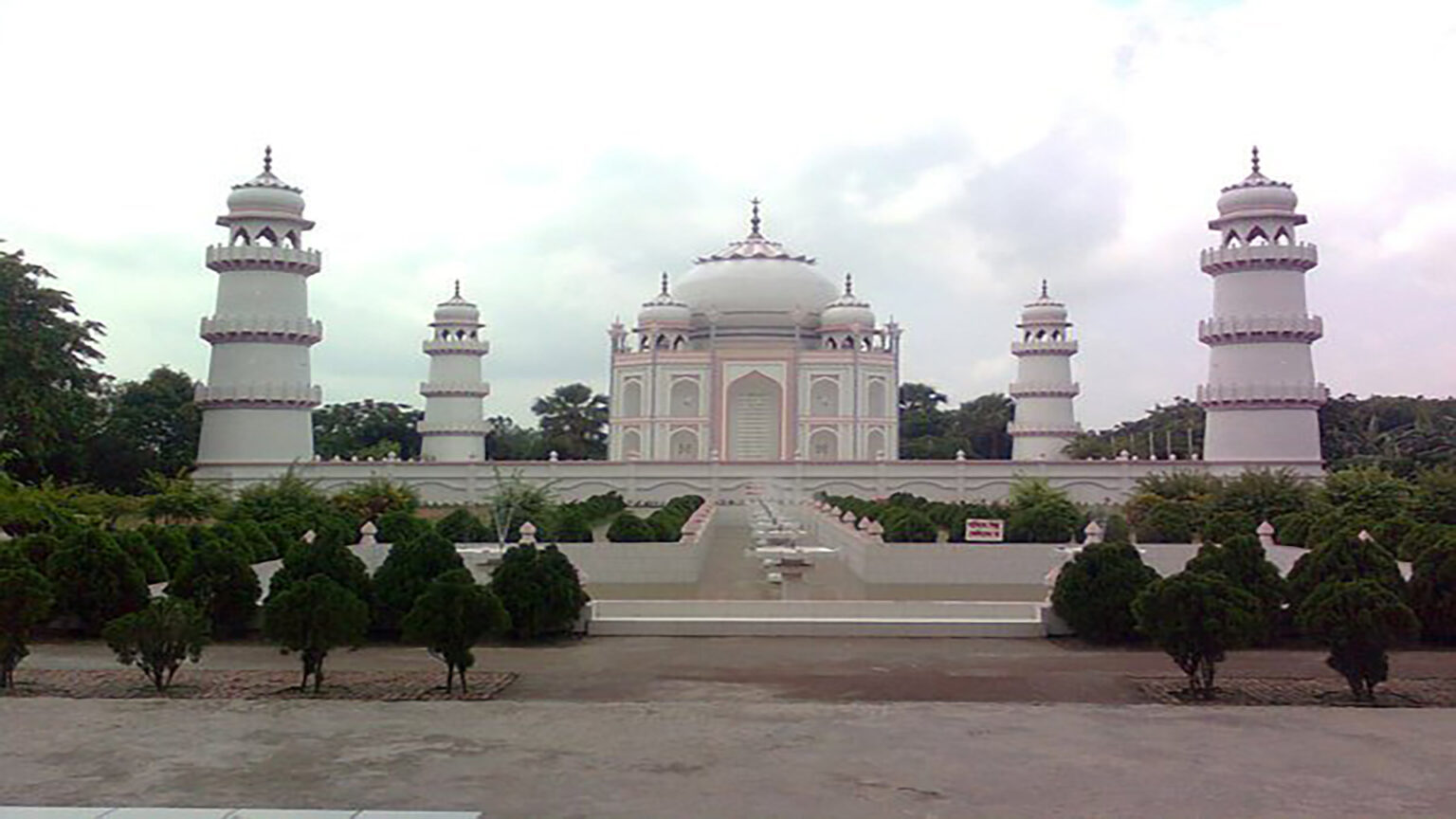 বাংলার তাজমহল ভ্রমণ গাইড: যাবার উপায়, খরচ - ট্রিপ পেইন্টার